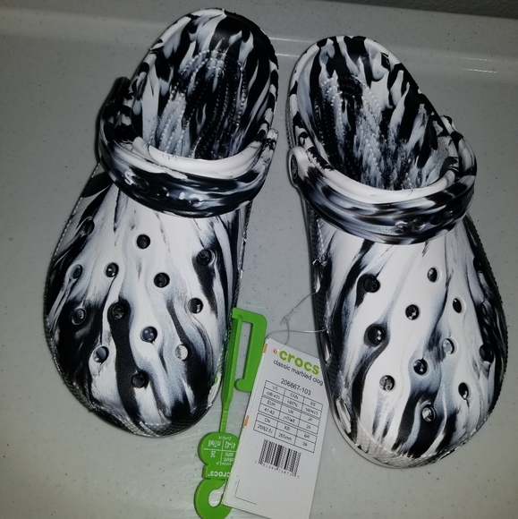 CROCS | Shoes | Adult Unisex Crocs Classic Marbled Black White Clog M8 ...